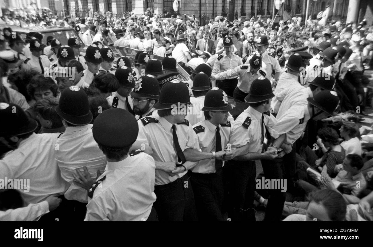 1980s uk streets Black and White Stock Photos & Images - Alamy