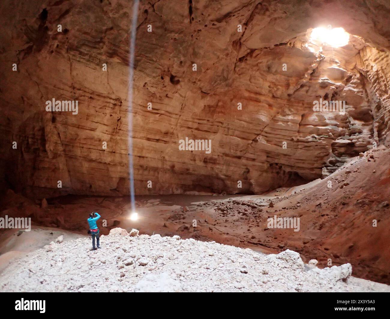 Sultanate of Oman, AS Sharqiyah region, Salma plateau, cave of Majlis ...