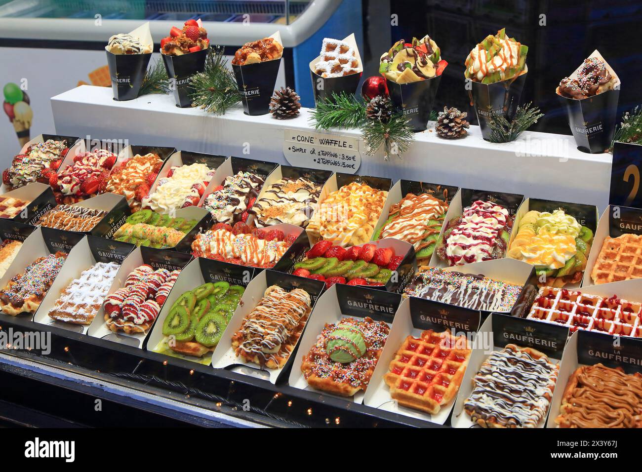 Brussels waffle hi-res stock photography and images - Alamy
