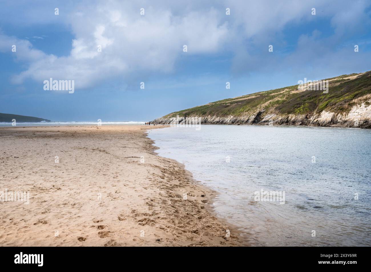The tidal Gannel River flowing along Crantock Beach in Newquay in ...