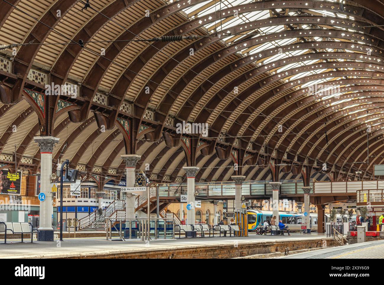 Victorian station departure board hi-res stock photography and images ...
