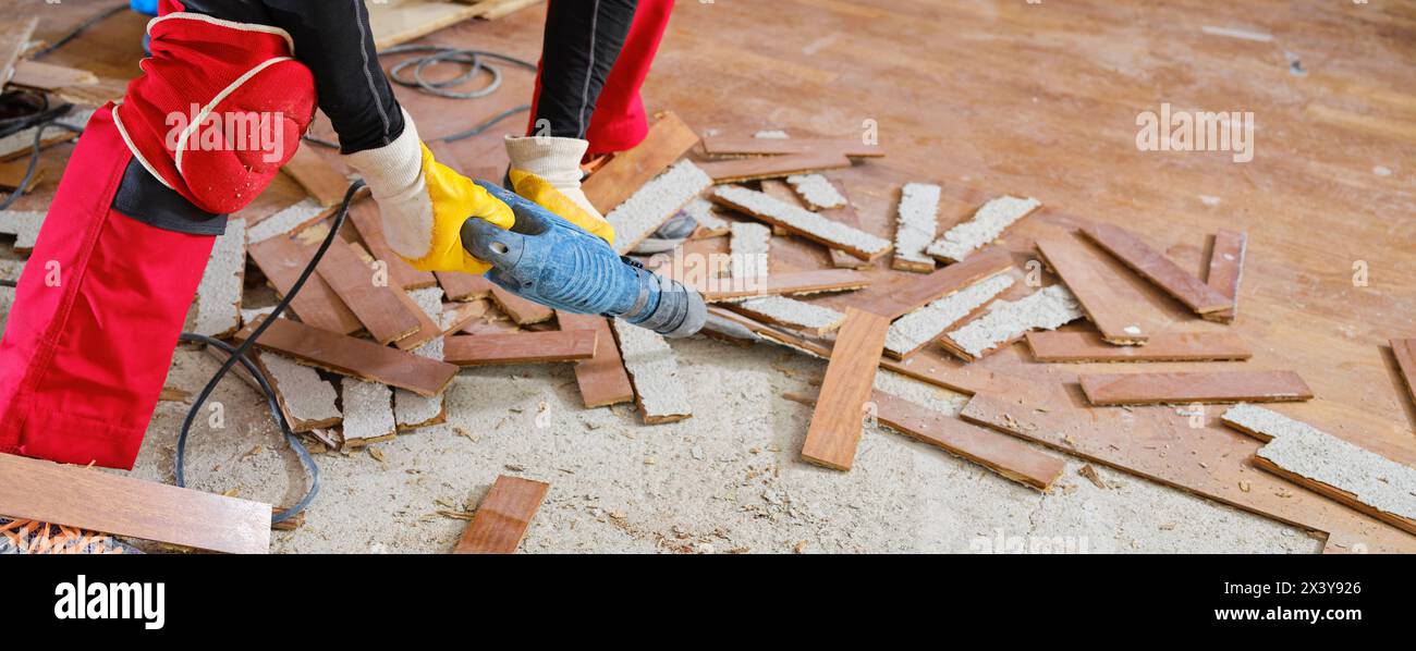 Parquet in wood glued to the slab, removed with an electric demolition ...