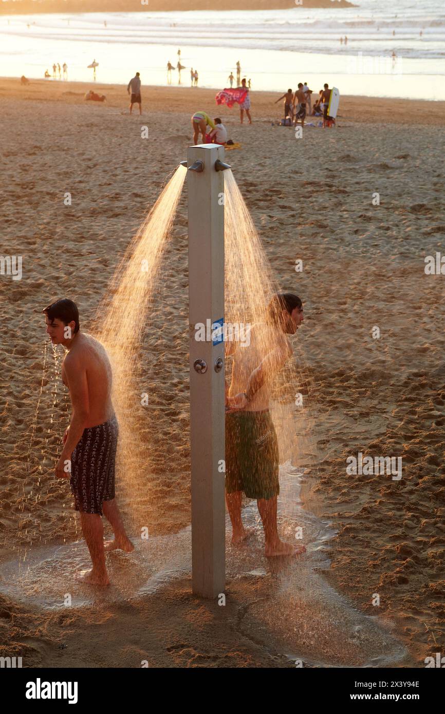 Man in shower full body hi-res stock photography and images - Alamy