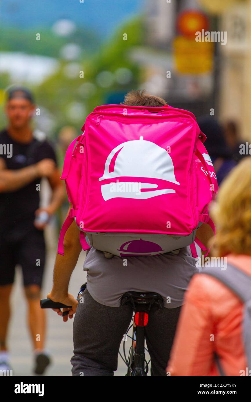 Delivery driver on bicycle hi-res stock photography and images - Alamy