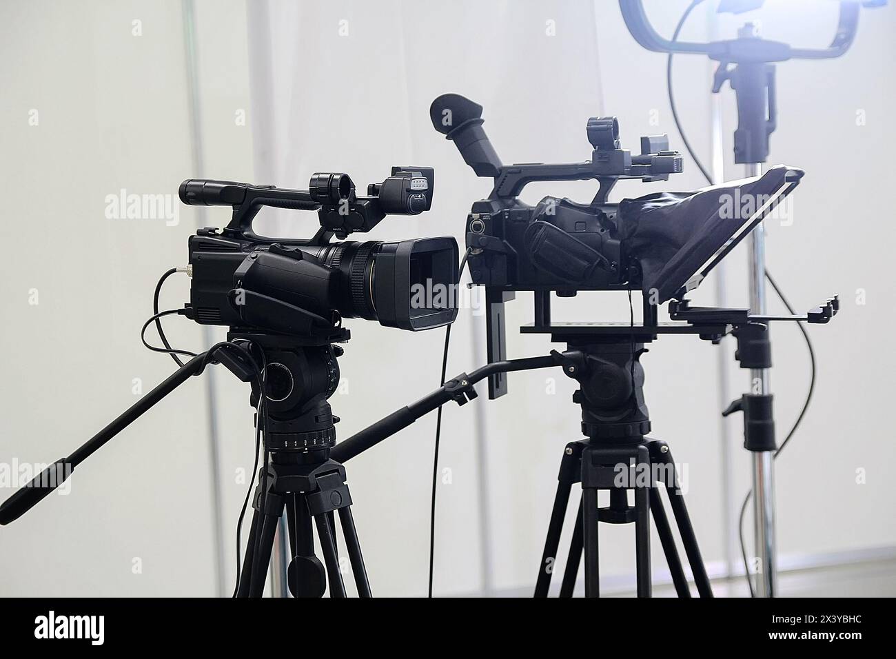 Video tripods hi-res stock photography and images - Alamy