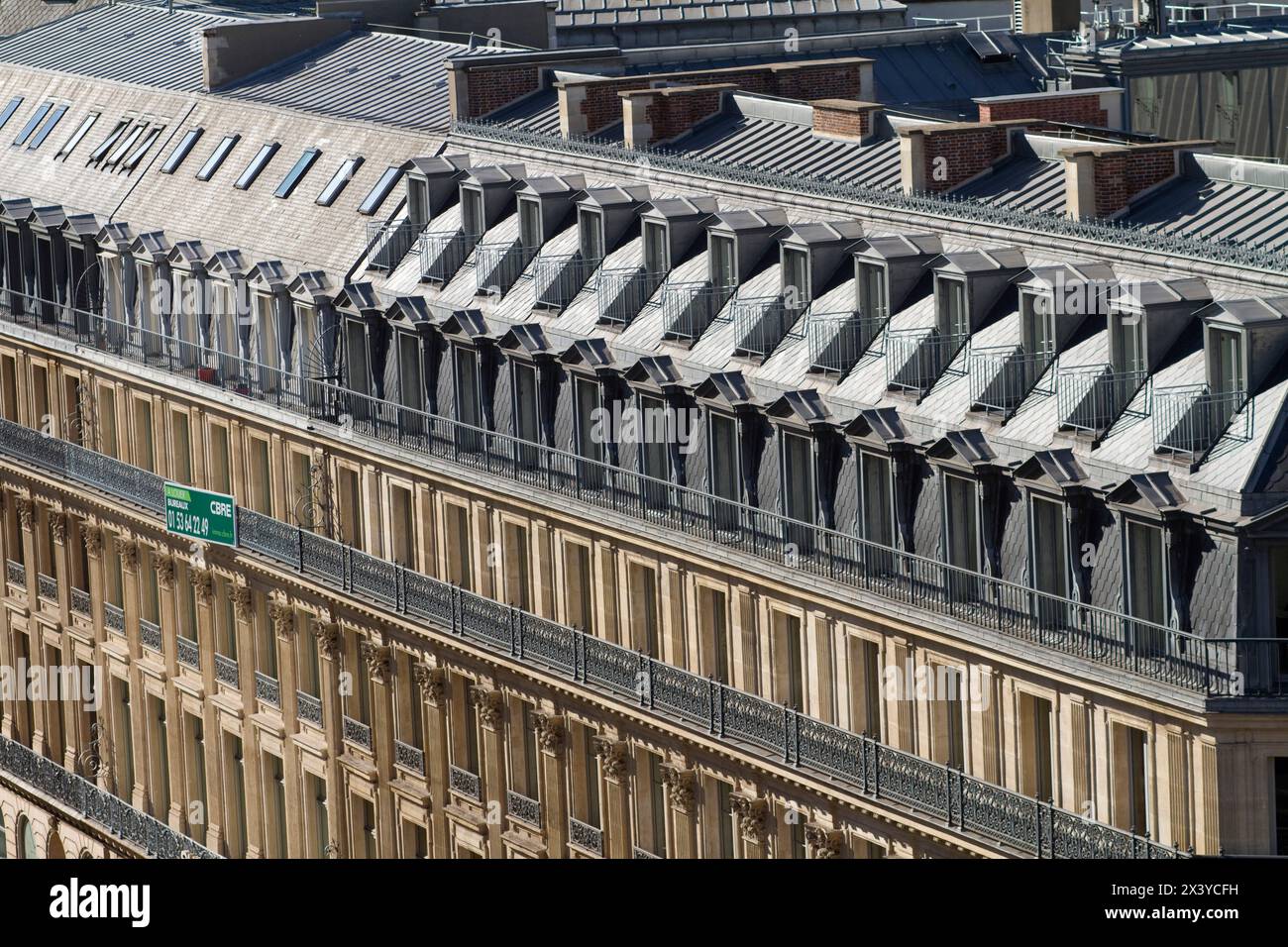 City housing elegance hi-res stock photography and images - Alamy