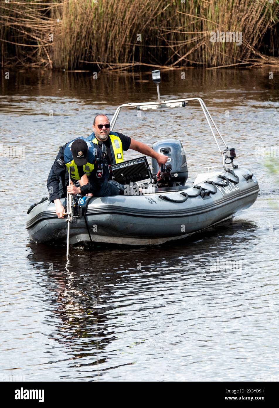 Kranenburg, Germany. 29th Apr, 2024. A police sonar boat sails on the ...
