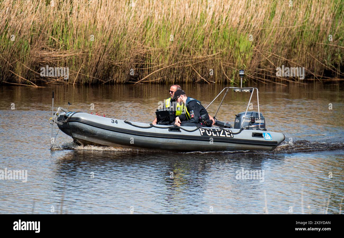 Kranenburg, Germany. 29th Apr, 2024. A police sonar boat sails on the ...