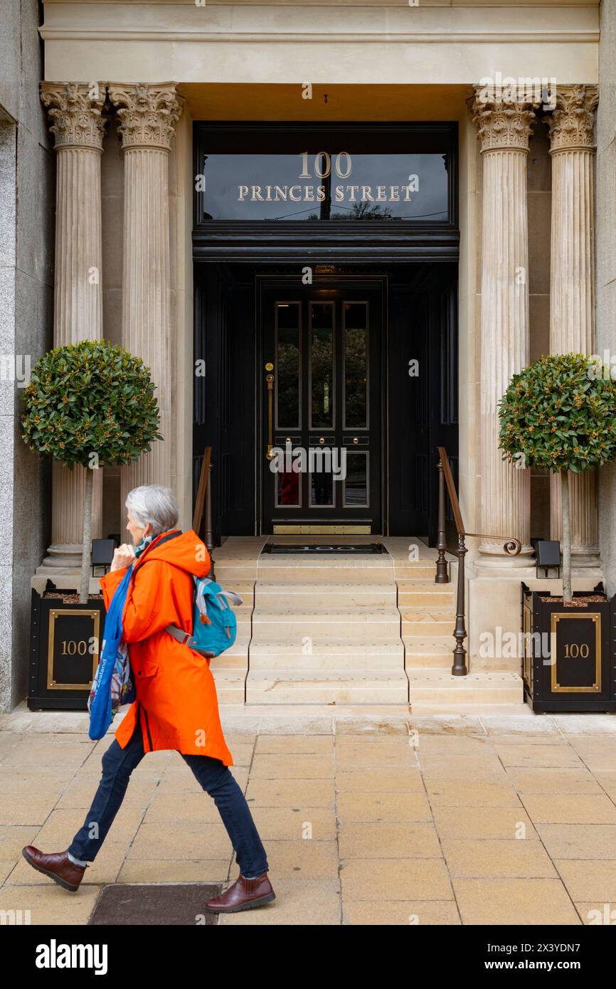100 princes street hotel edinburgh hi-res stock photography and images ...