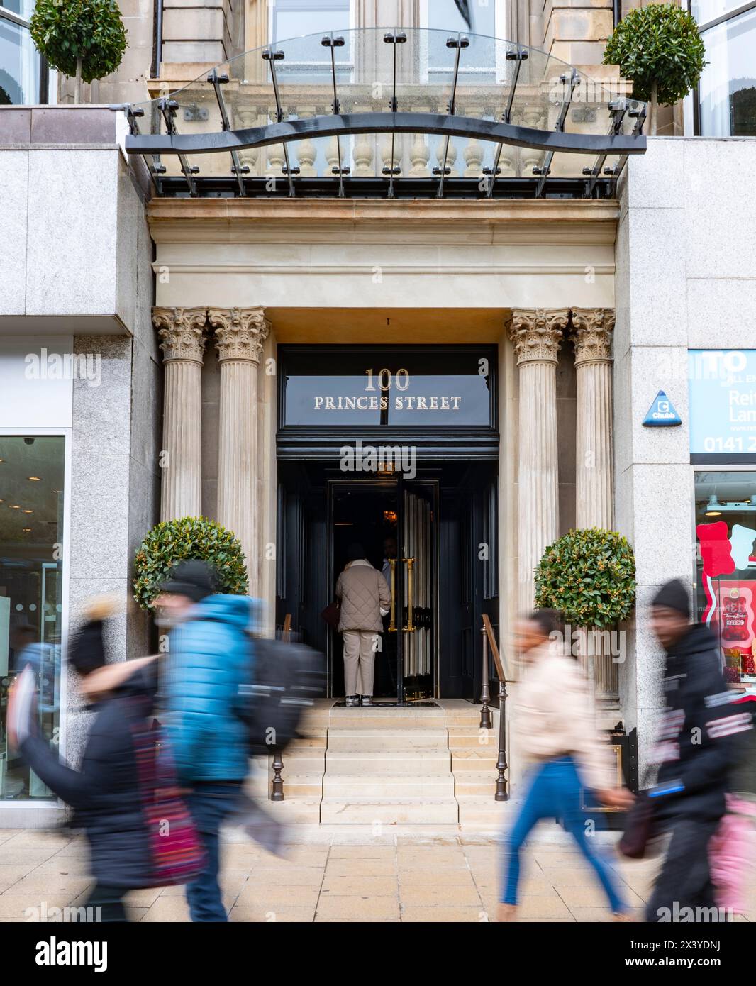 100 princes street hotel edinburgh hi-res stock photography and images ...