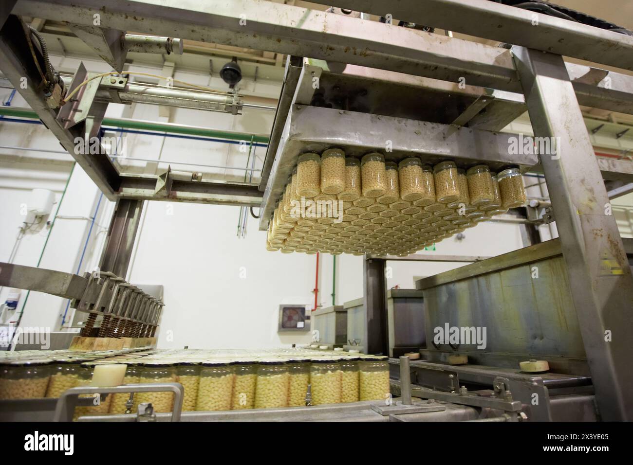 Bean bottling, Production line of canned vegetables and beans, Canning ...