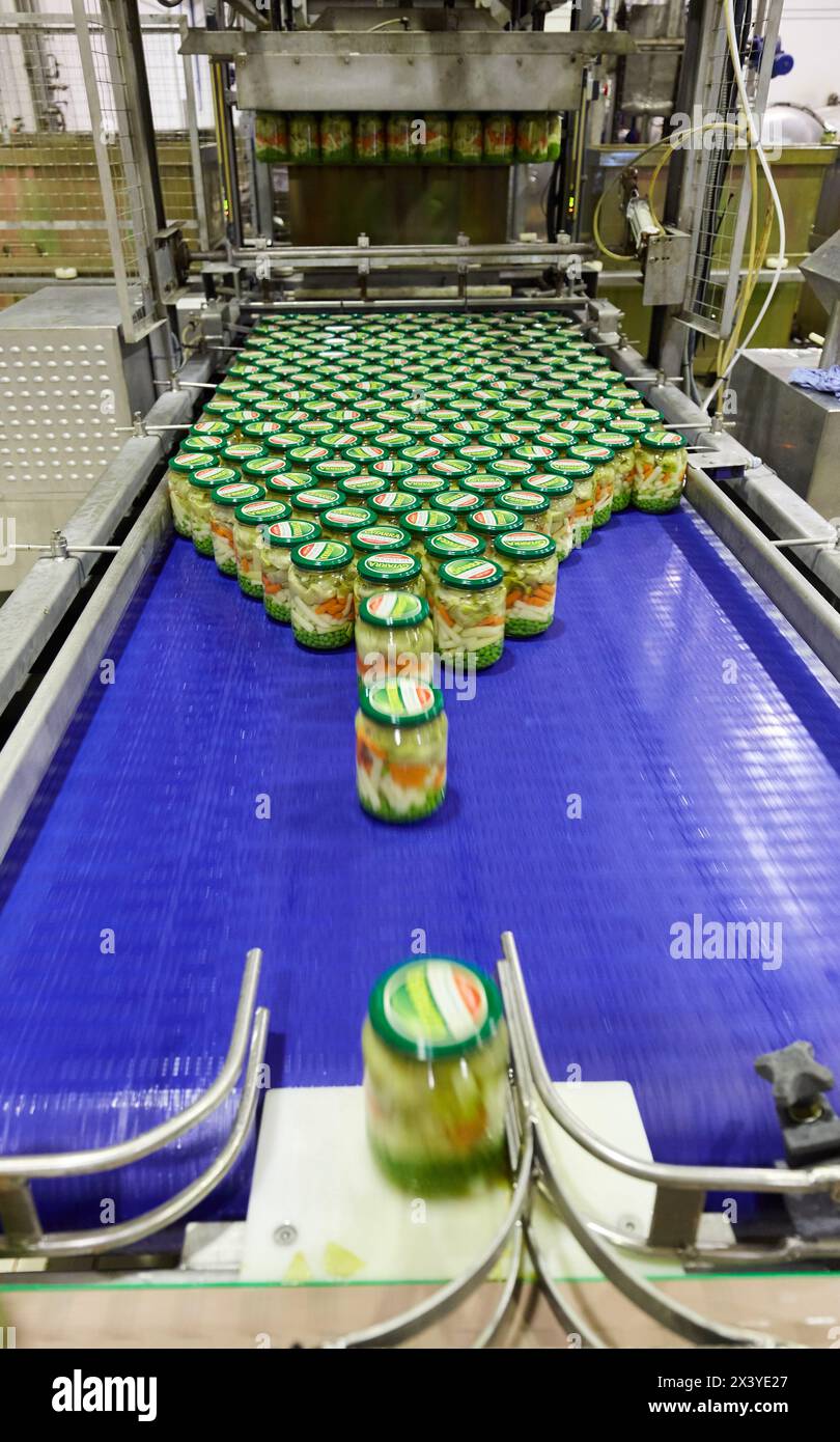 Canning production line hi-res stock photography and images - Alamy