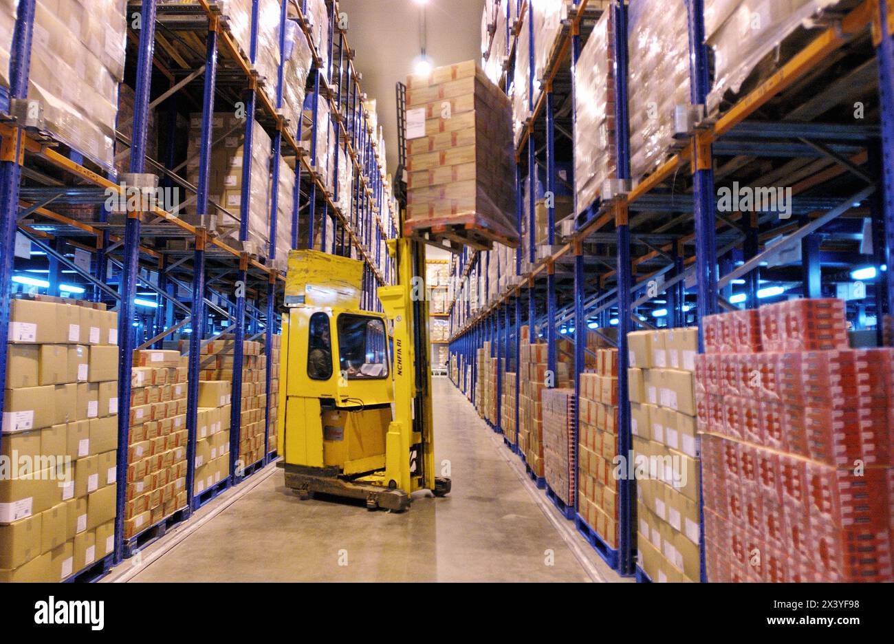 Cold storage warehouse interior hi-res stock photography and images - Alamy