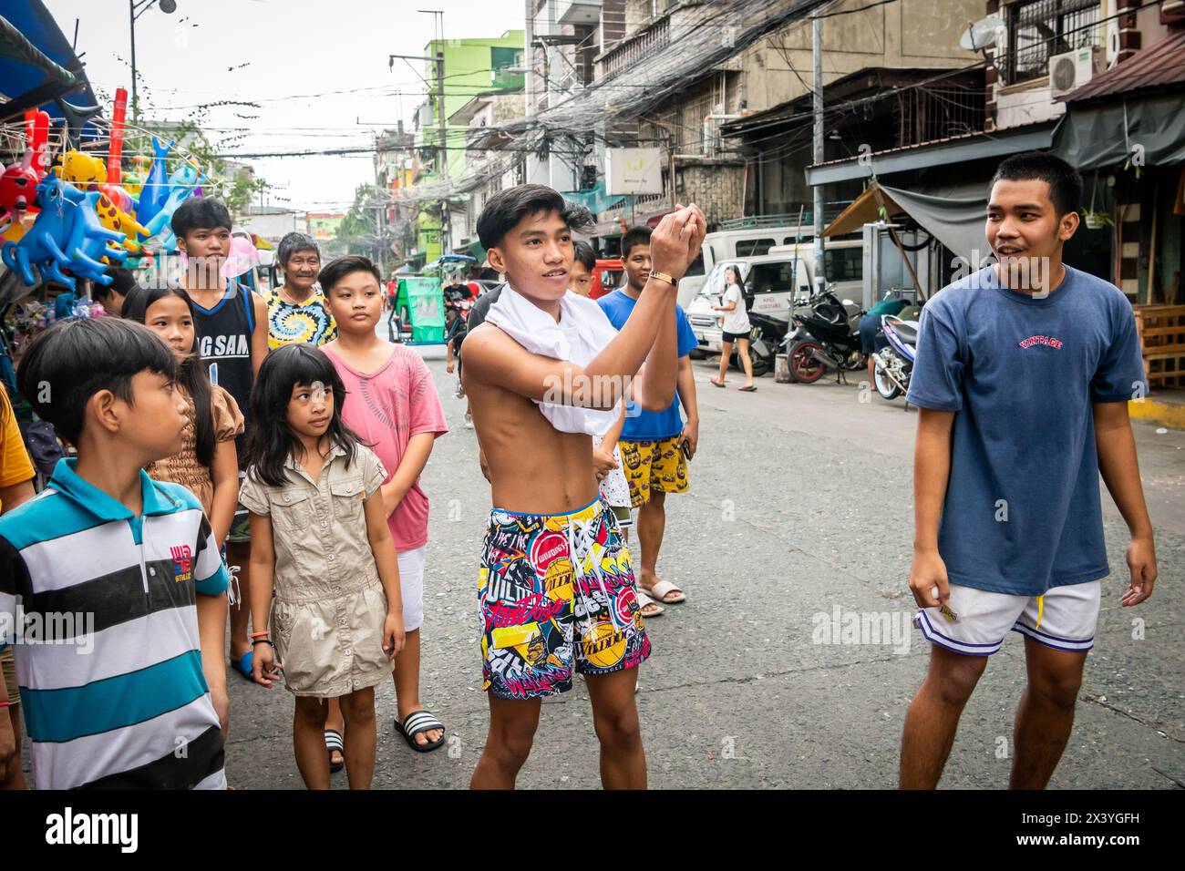 Filipino kids playing street hi-res stock photography and images - Alamy