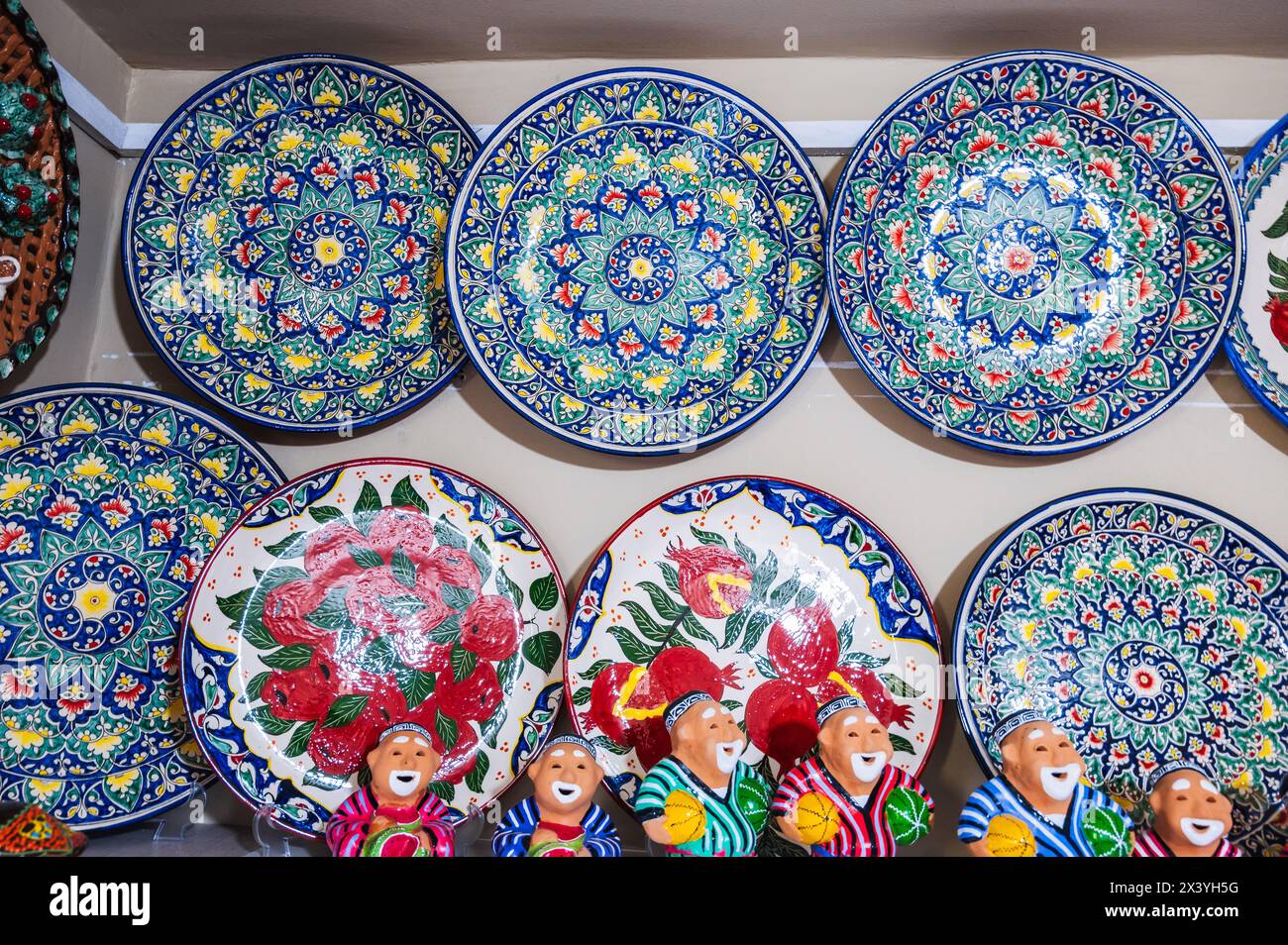 Uzbek handmade ceramic plates and figurines with hand-painted Oriental ...