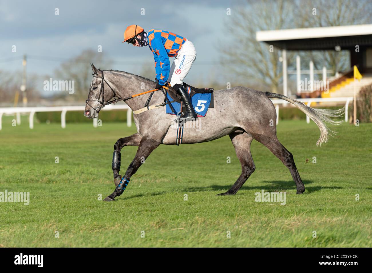 Iron mike running at wincanton hi-res stock photography and images - Alamy