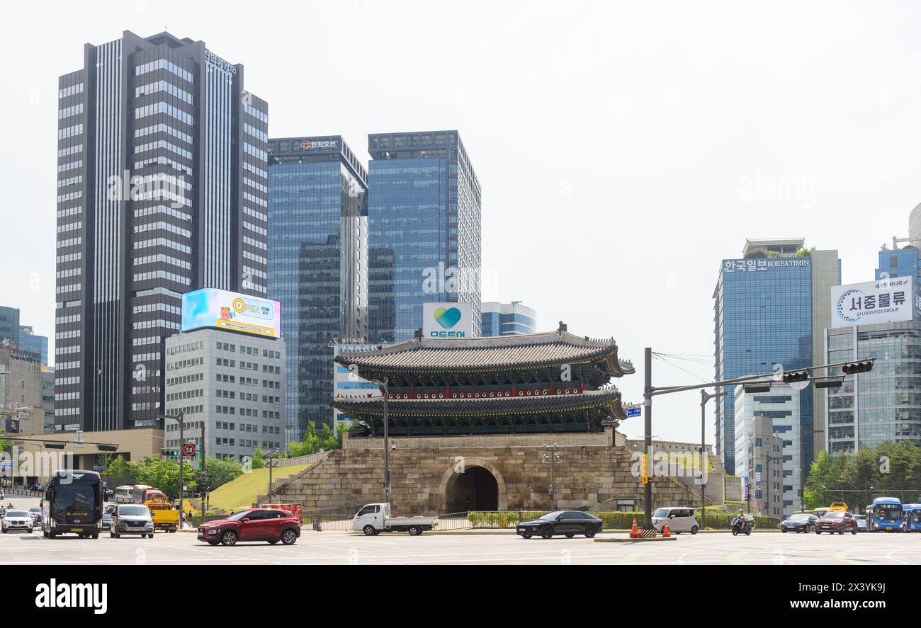 General view of Namdaemun Gate, one of Seoul's symbols, from downtown ...