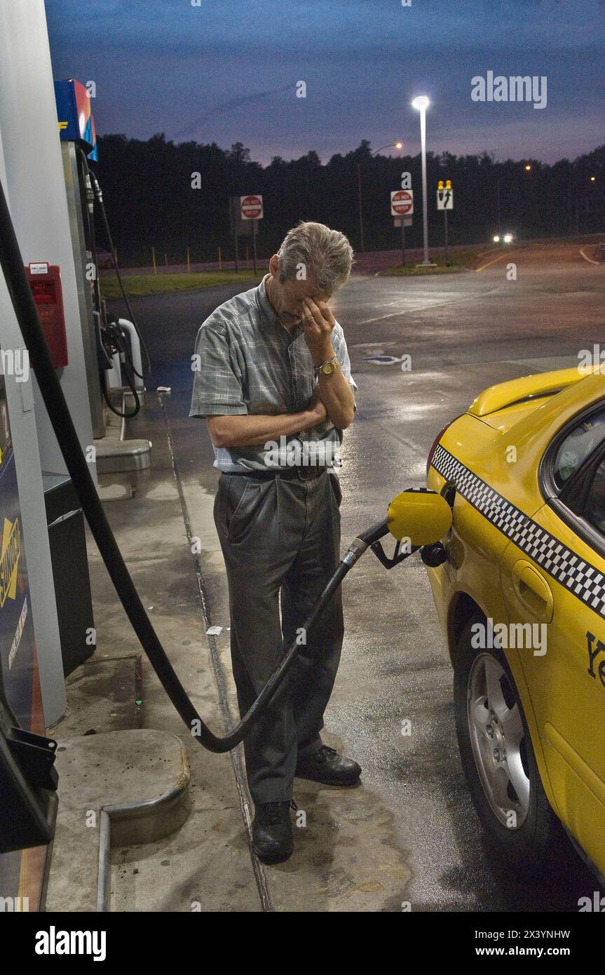 Gas station with airplane hi-res stock photography and images - Alamy