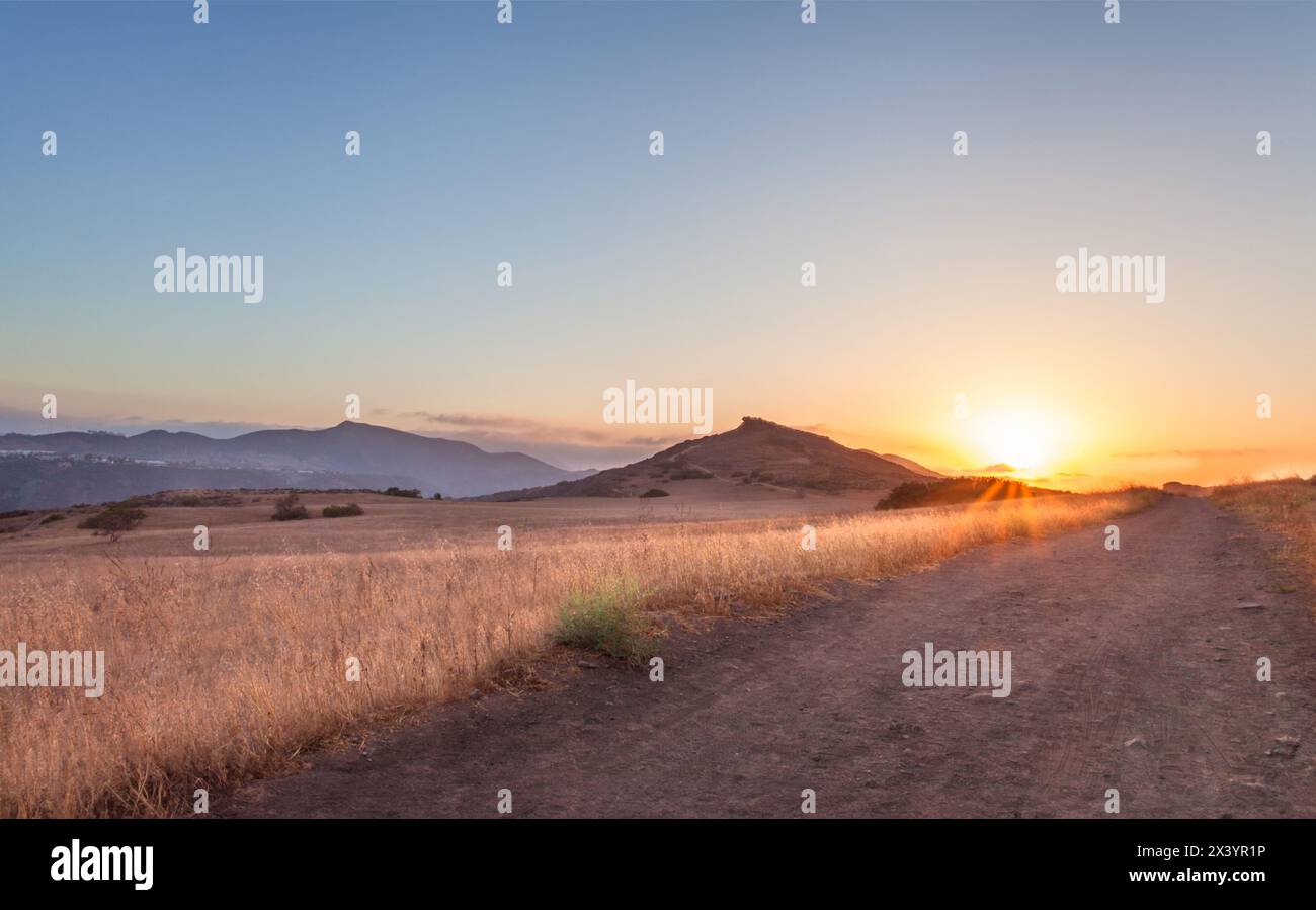 Sunset glow at Lizard Peak, hiking trail in California Stock Photo - Alamy