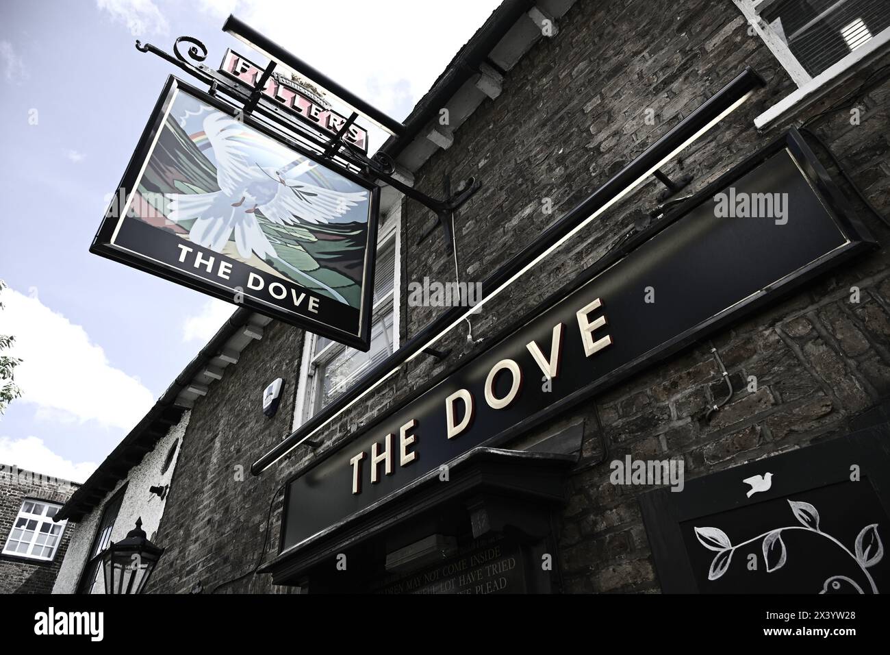 The Dove Pub Stock Photo - Alamy