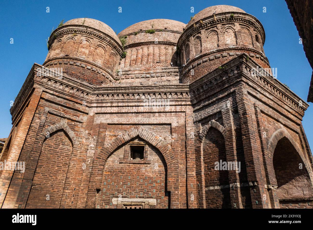 The Tomb of Zain-ul-Abidin's Mother (Badshah Tomb), Srinagar, Kashmir ...