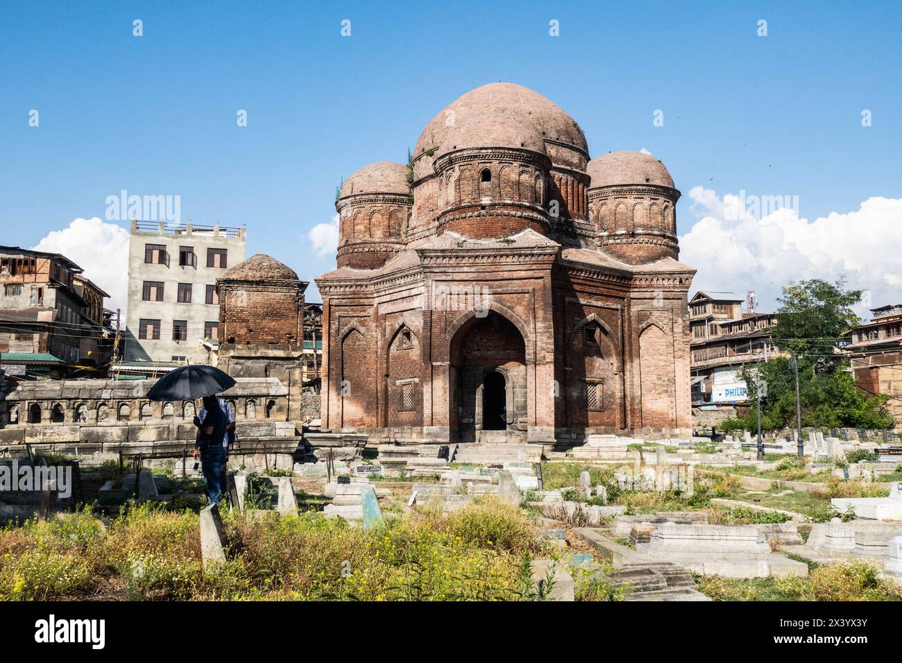 The Tomb of Zain-ul-Abidin's Mother (Badshah Tomb), Srinagar, Kashmir ...
