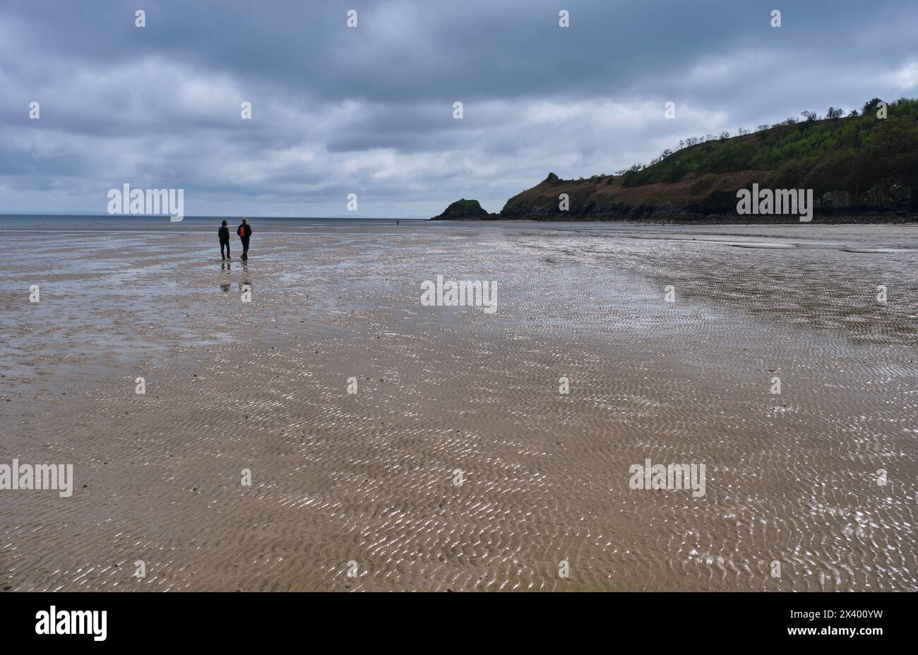 Walking the beach to Monkstone Point, near Saundersfoot, Pembrokeshire ...