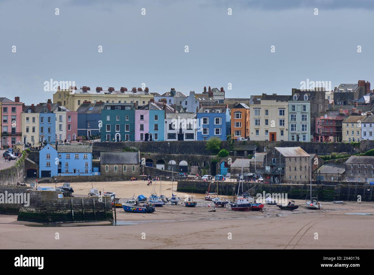 Sandy beach tenby pembrokeshire hi-res stock photography and images - Alamy