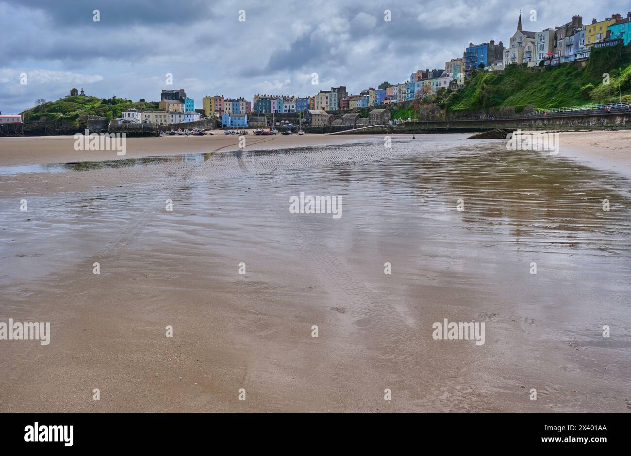 Tenby North Beach and Harbour, Tenby, Pembrokeshire, Wales Stock Photo ...
