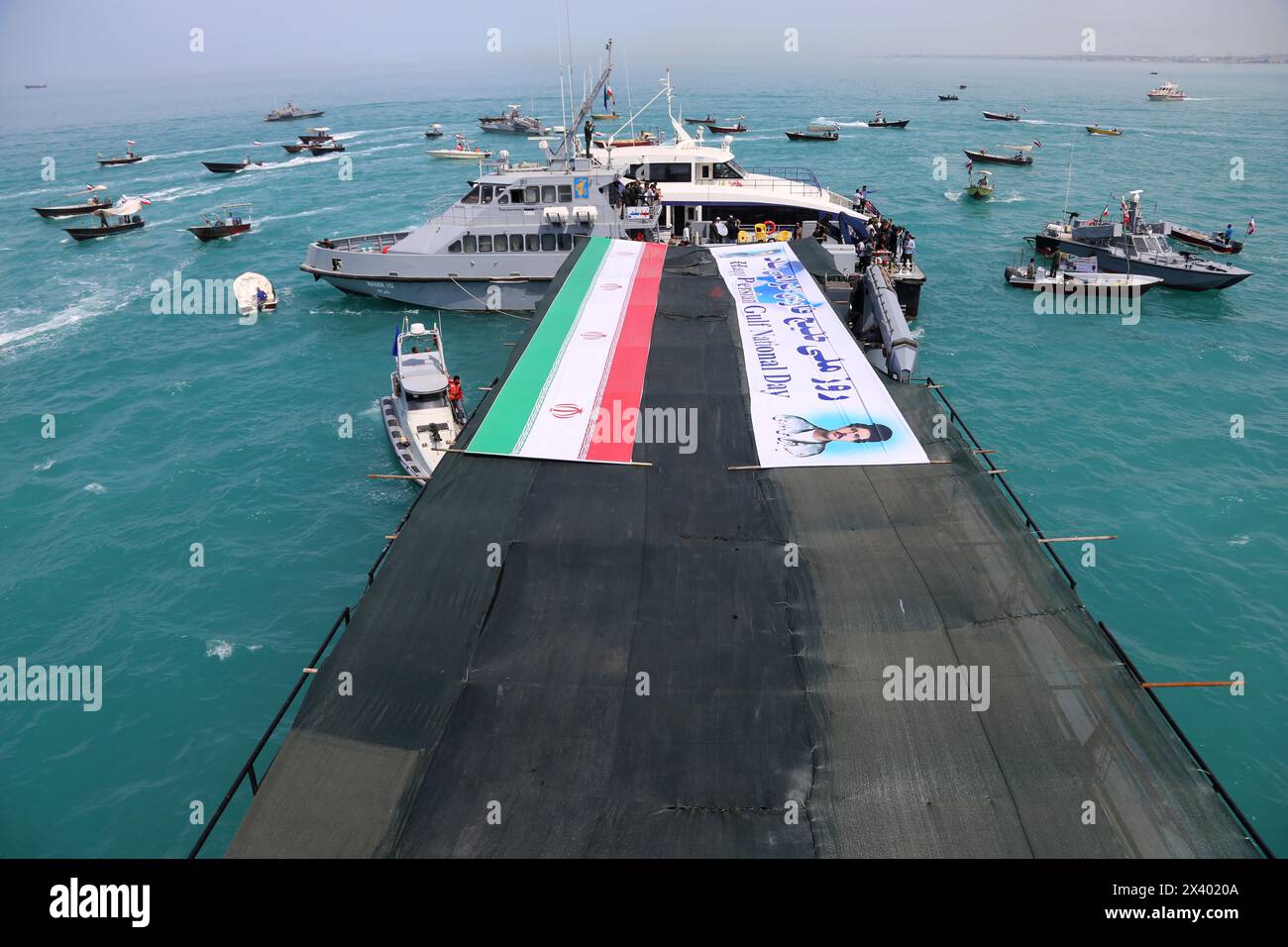 Warships in the persian gulf hi-res stock photography and images - Alamy