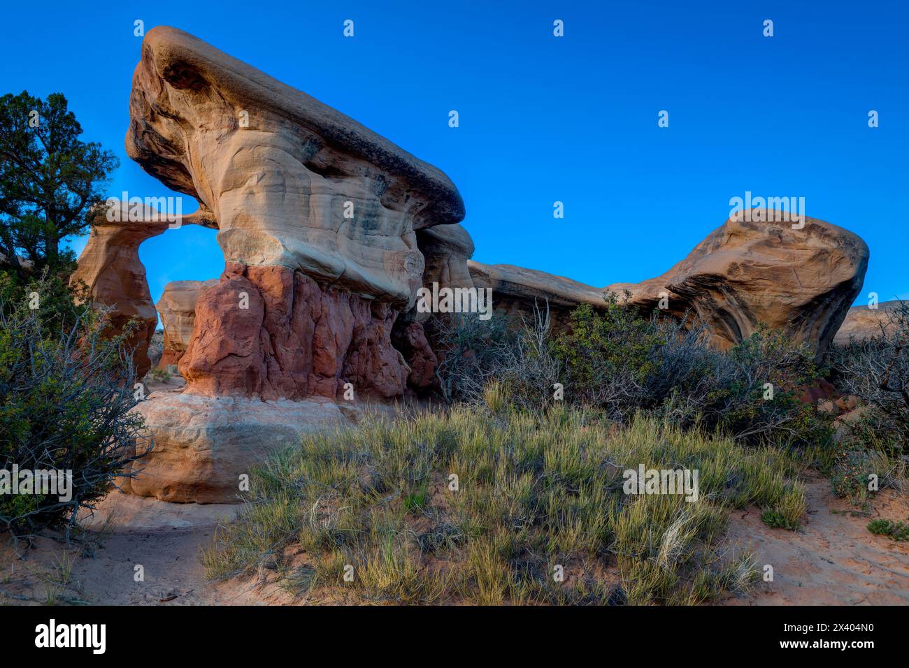 Metate Arch in Devil's Garden. Grand Staircase-Escalante National ...
