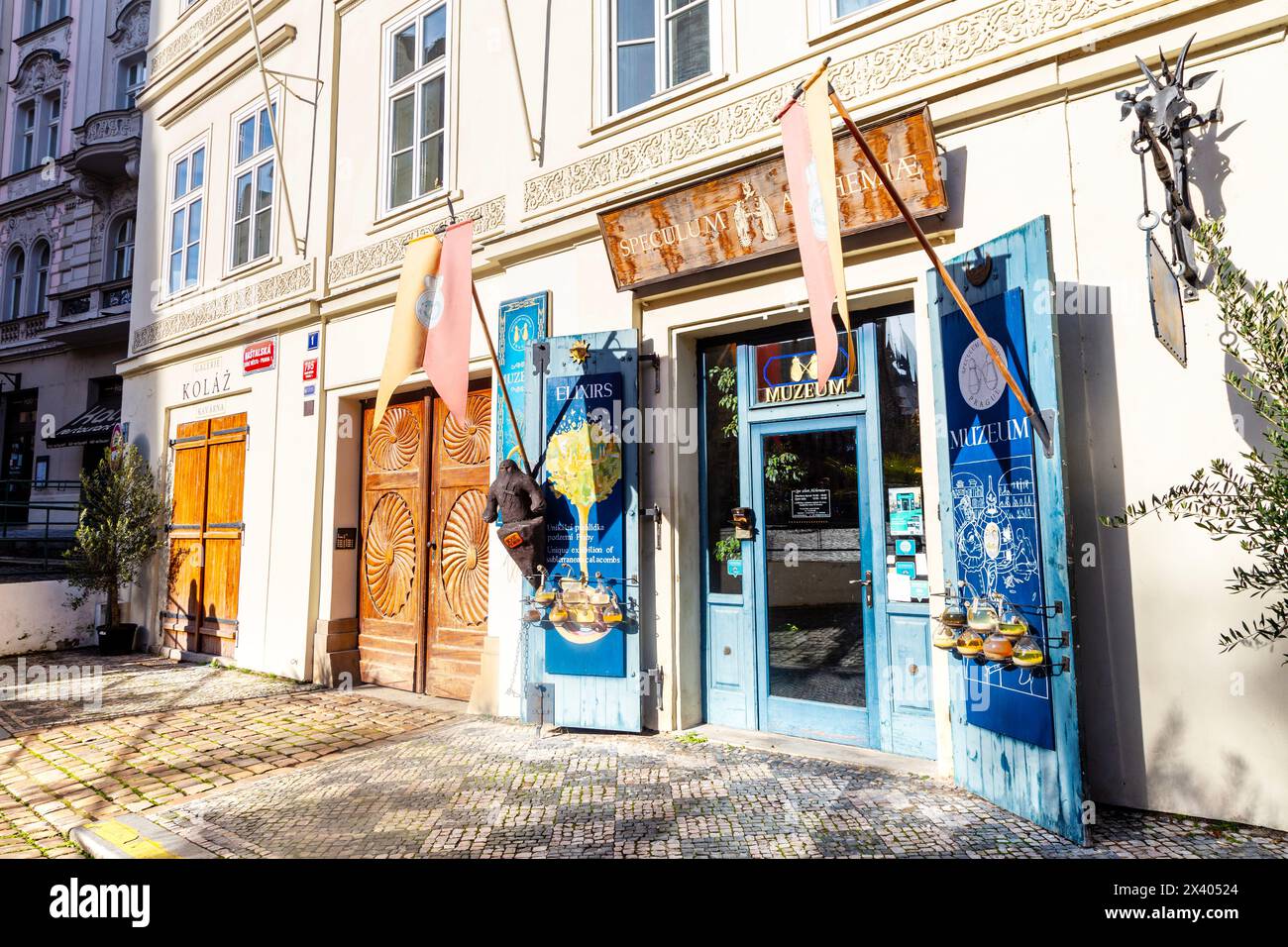 Alchemist's shop hi-res stock photography and images - Alamy
