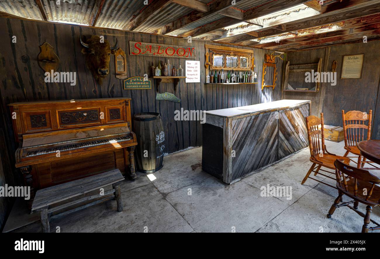 Wild west saloon bar hi-res stock photography and images - Alamy