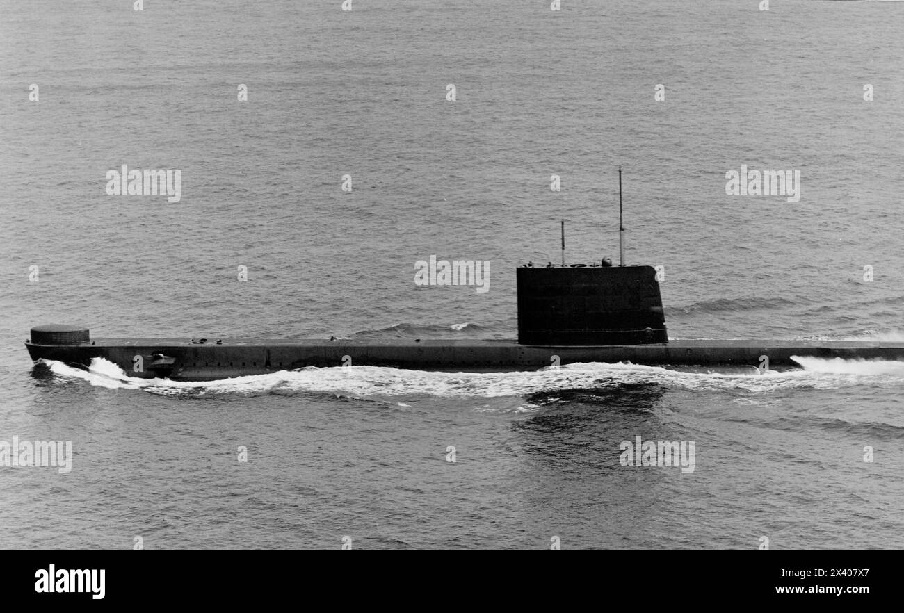 THE SUBMARINE HMS WALRUS ARRIVES AT HER BASE, HMS DOLPHIN, GOSPORT ...
