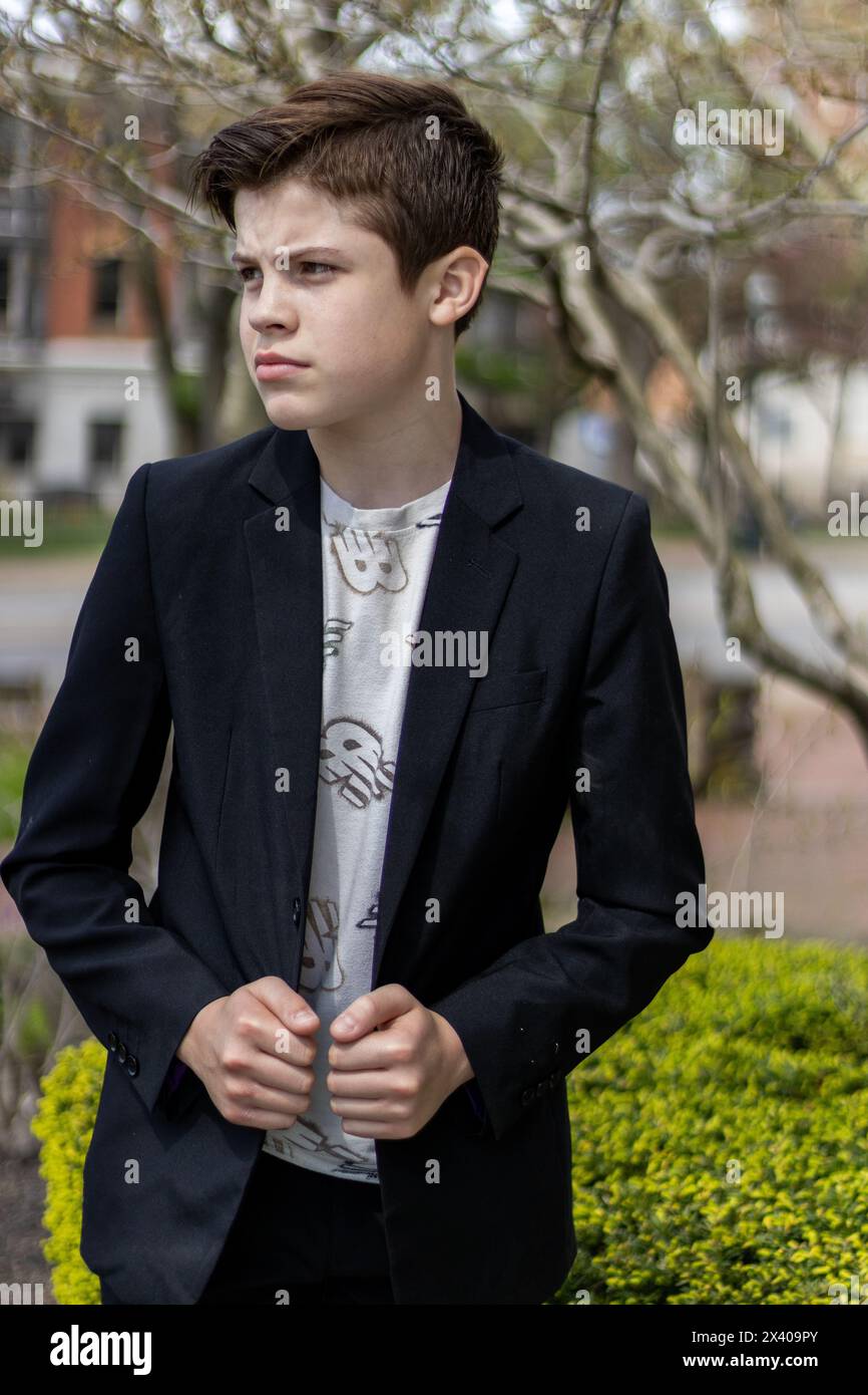 Modeling suit, outdoor headshot Stock Photo - Alamy