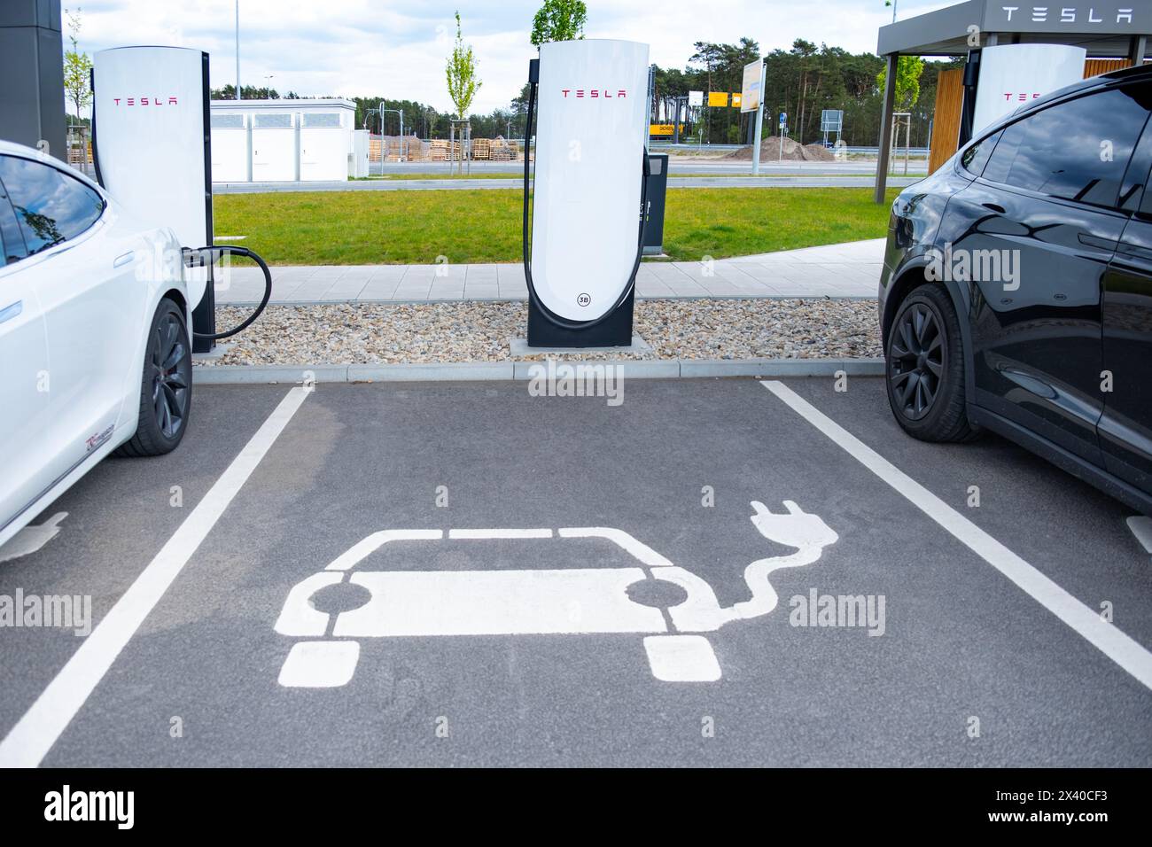 Tesla lounge hi-res stock photography and images - Alamy