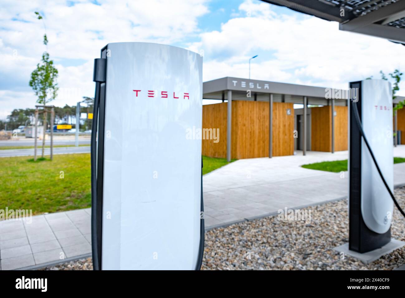 Tesla-Supercharger v4 Lounge Gigafactory Berlin-Brandenburg in Europe ...