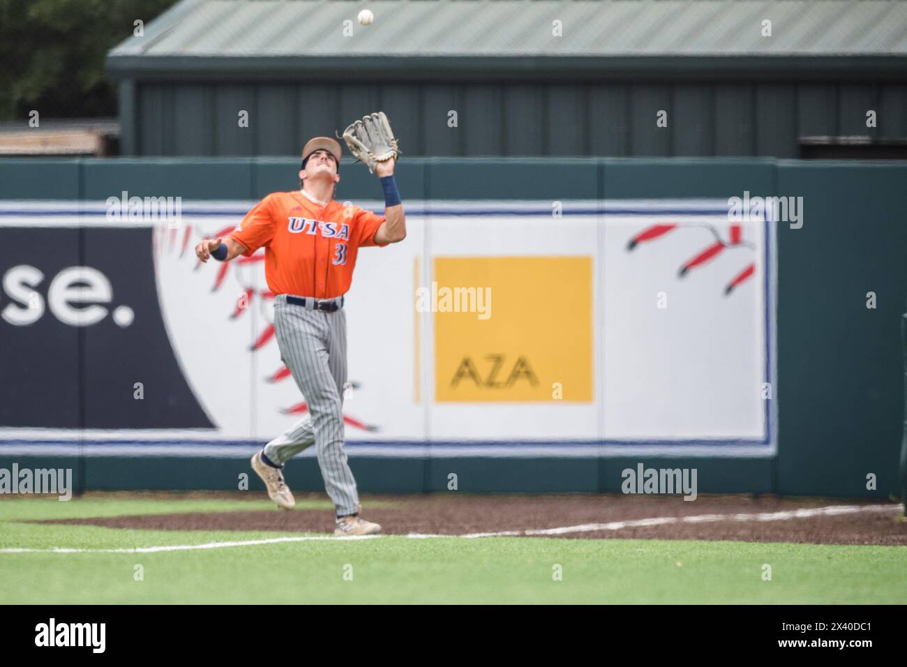 Houston, Texas, USA. 28th Apr, 2024. UTSA Roadrunners right fielder ...