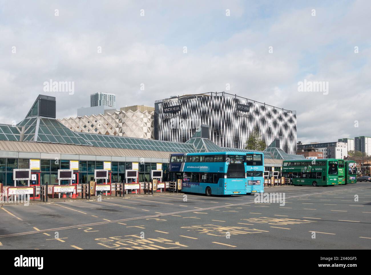 Leeds public transport hi-res stock photography and images - Alamy