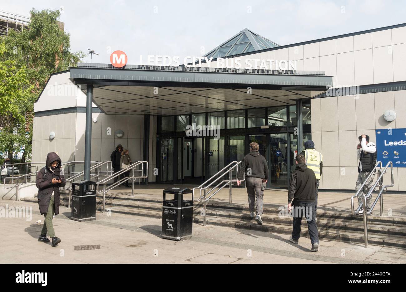Bus station leeds hi-res stock photography and images - Alamy