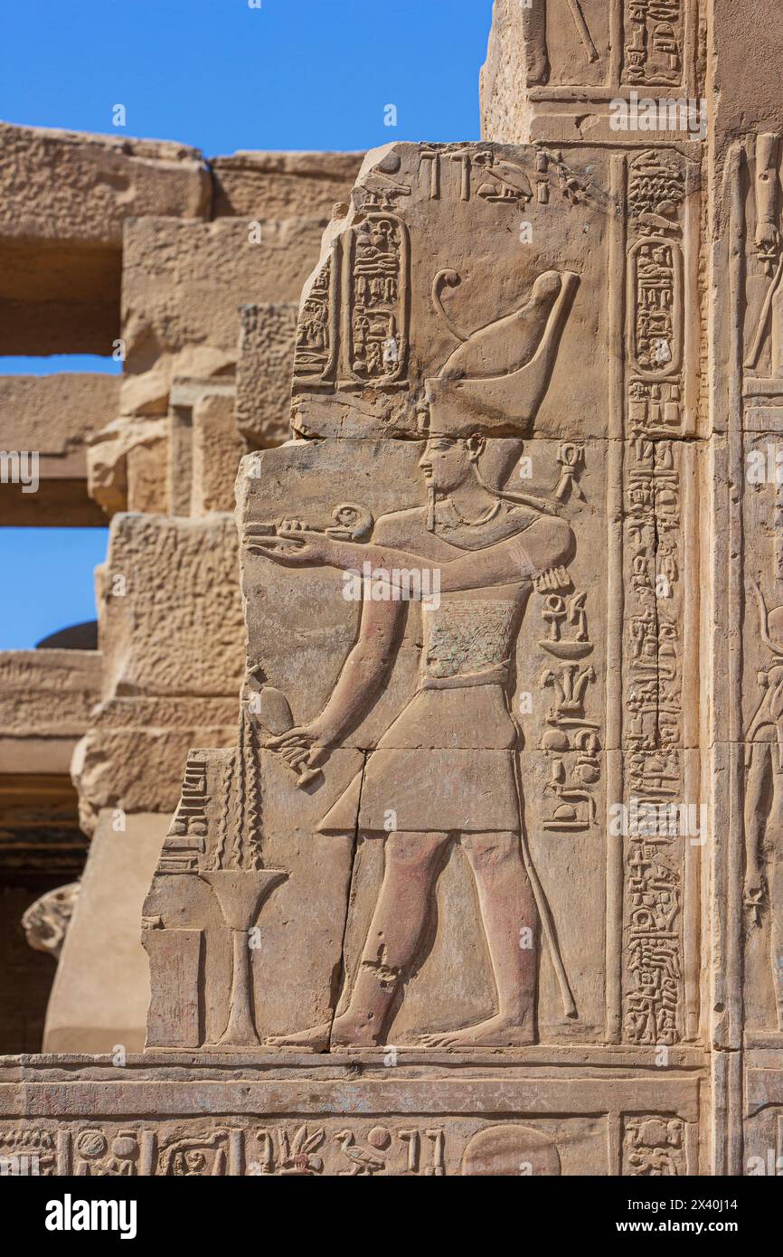Egyptian temple praying hi-res stock photography and images - Alamy