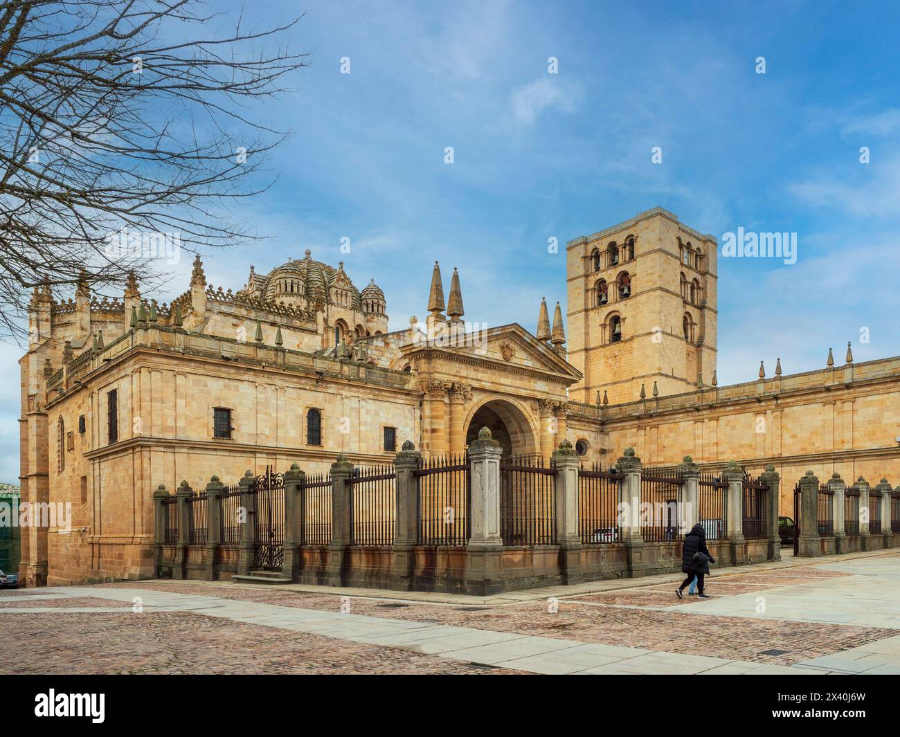 Zamora river cathedral hi-res stock photography and images - Alamy
