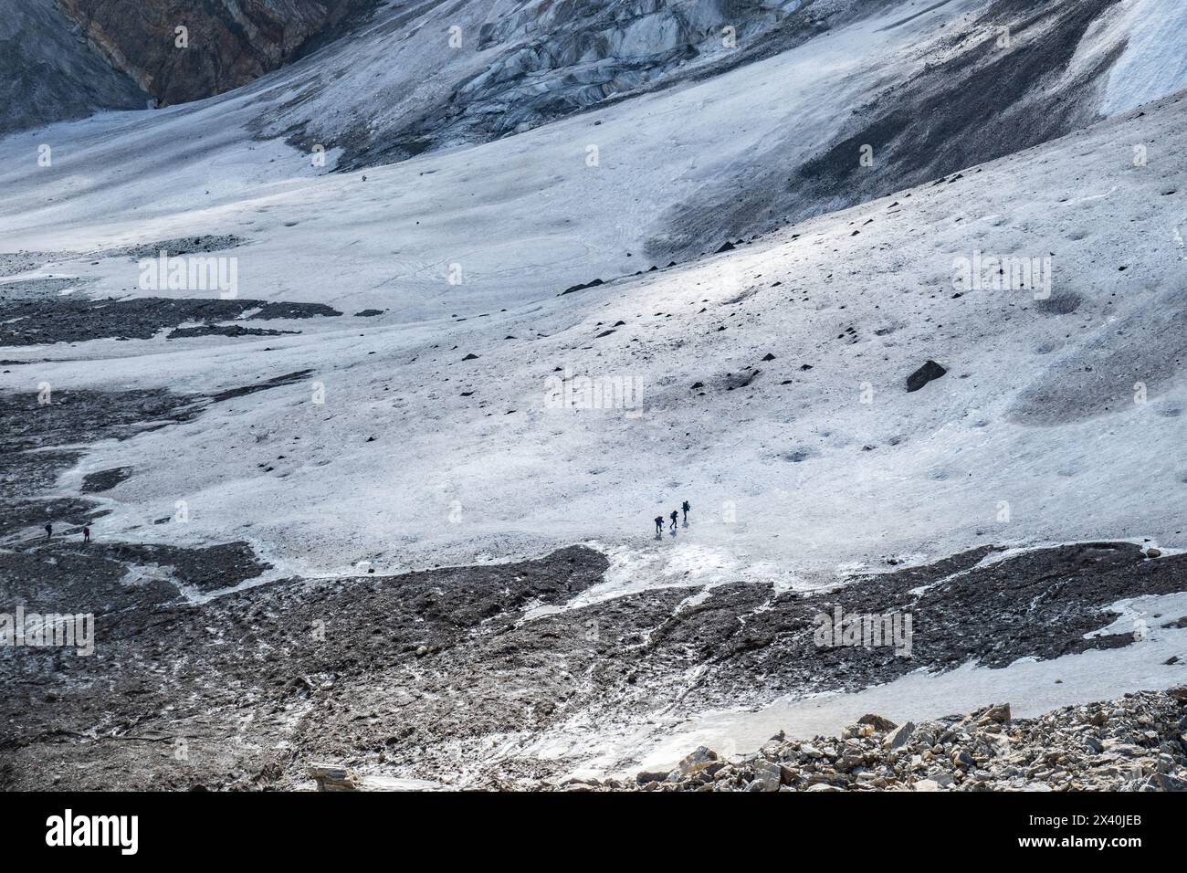Trekking across the Lomvilad Pass from Zanskar to the Warwan Valley ...