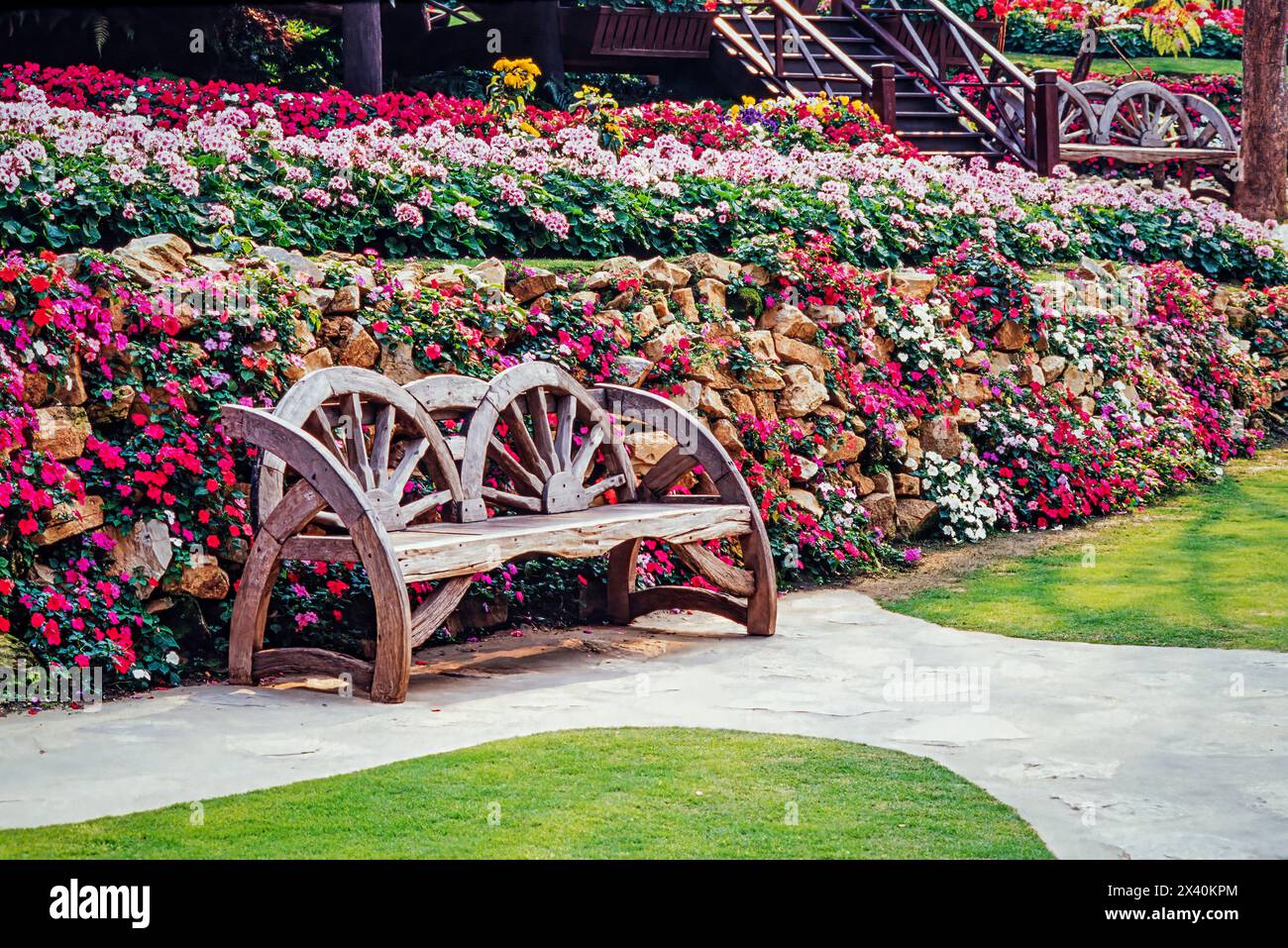 Wagon wheel landscaping hi-res stock photography and images - Alamy