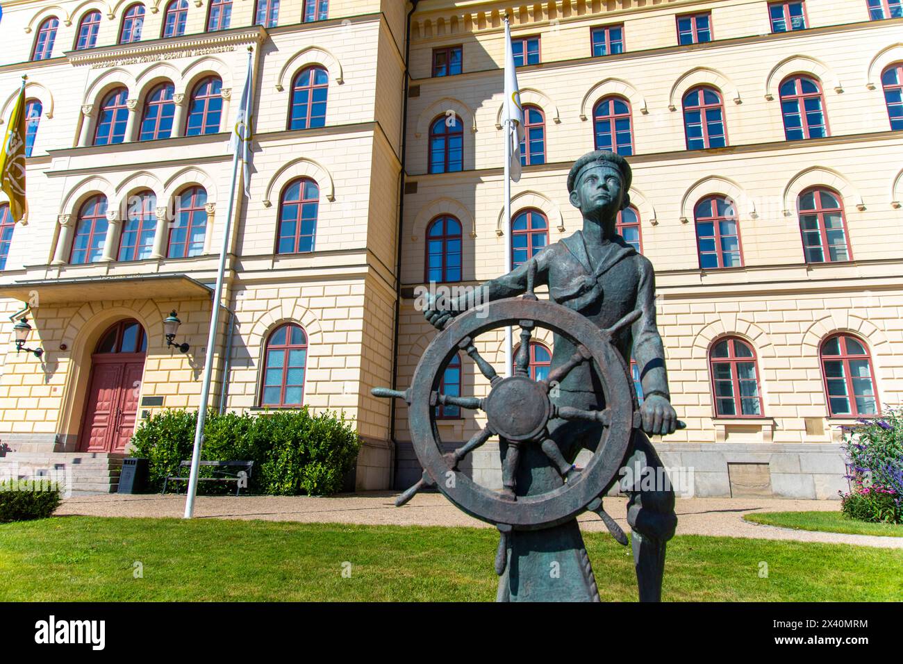 Base naval building boat hi-res stock photography and images - Alamy