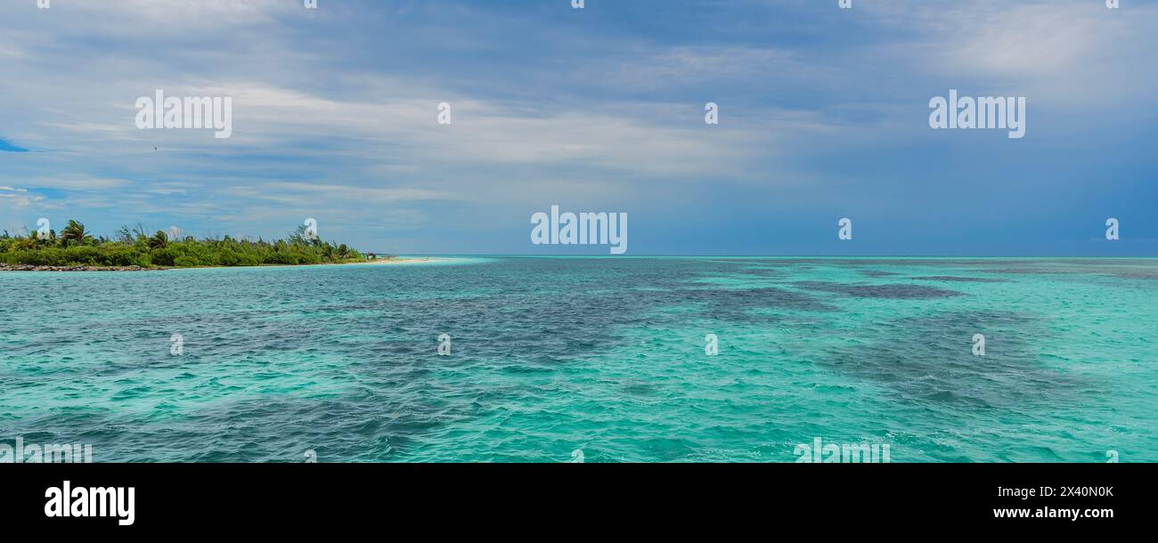 Beautiful turquoise water of the Caribbean Sea and a white sand beach ...