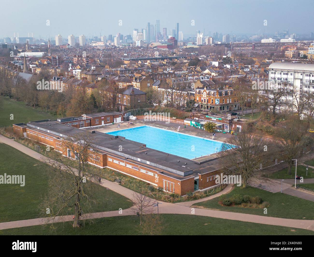 Brockwell lido hi-res stock photography and images - Alamy