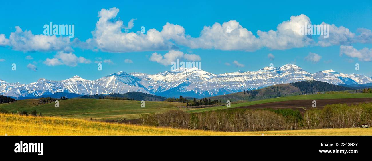 Stunning panoramic view of the Canadian Rockies with its slightly snow ...
