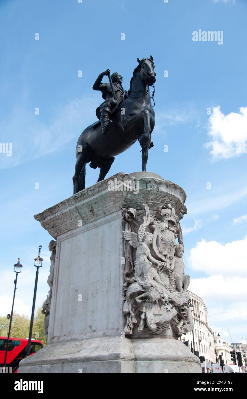 Statue of charles i charing cross hi-res stock photography and images ...