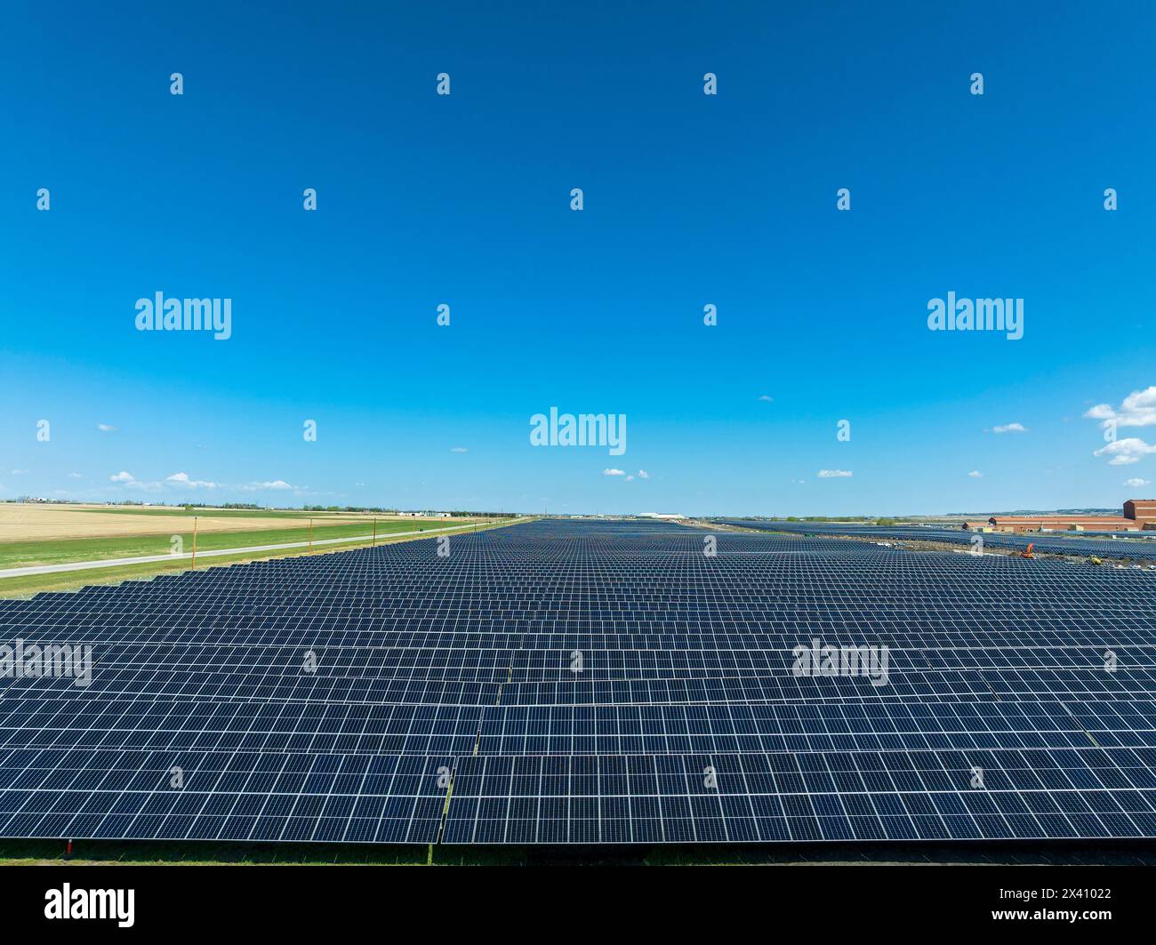 Solar panels and green grass hi-res stock photography and images - Alamy